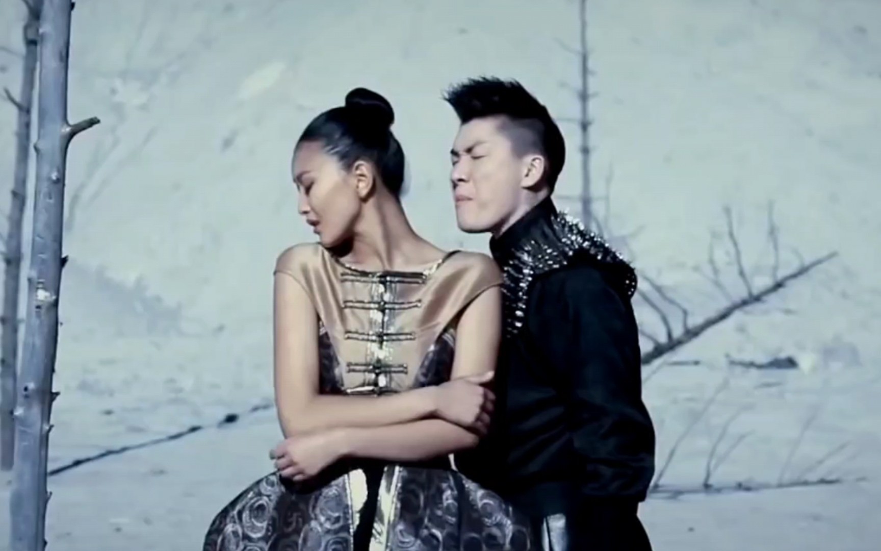 这才是M-Pop！蒙古流行歌手Bold于说唱歌手Rokit Bay联手创作的经典歌曲《Uulen Domog》_哔哩哔哩_bilibili