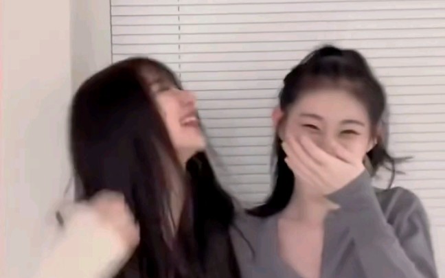 【ITZY彩领】小领来支持姐姐的solo啦！完全彩的Hush Rush Challenge_哔哩哔哩_bilibili