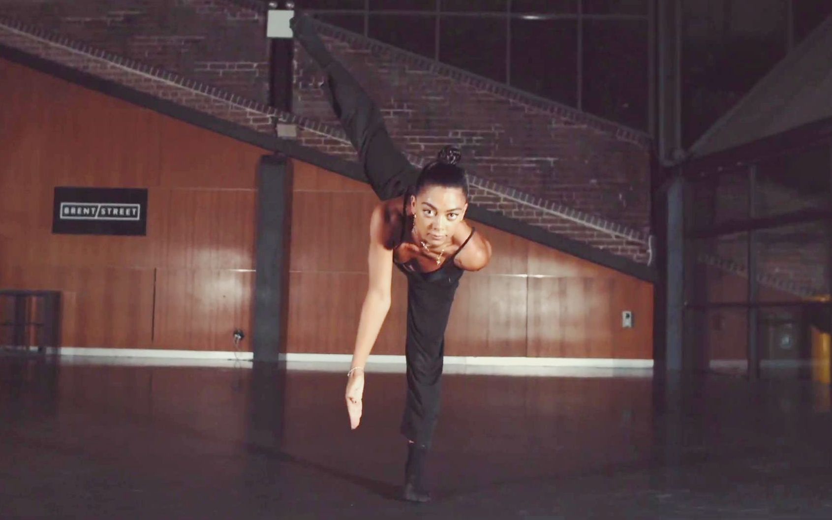 这就是像刀一样锋利的舞？！Paris Cavanagh超强控制力编舞Thule_哔哩哔哩_bilibili