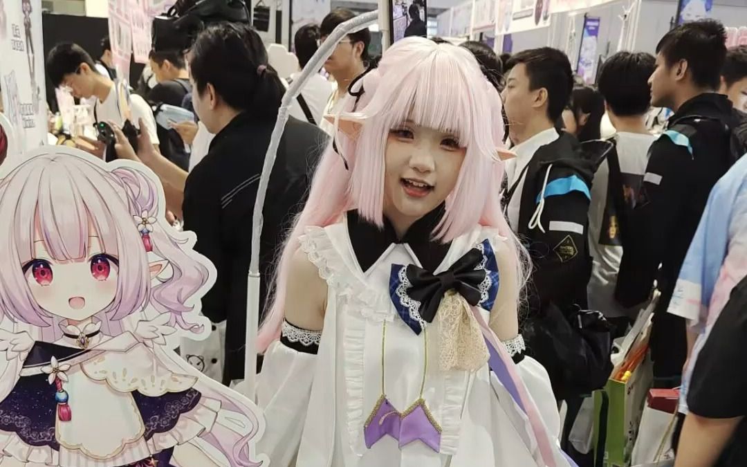 cos成真白花音在BW现场和真白花音合照-绯吧official-绯吧official-哔哩哔哩视频