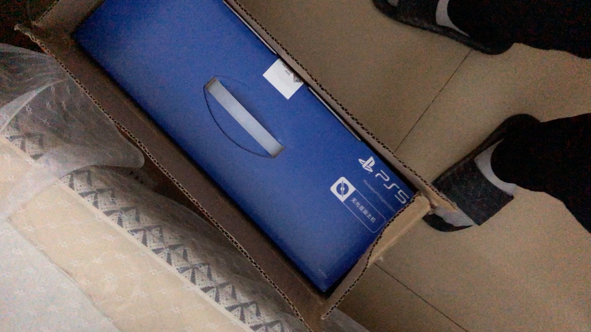 嘿嘿嘿，我也有PS5了 - 哔哩哔哩