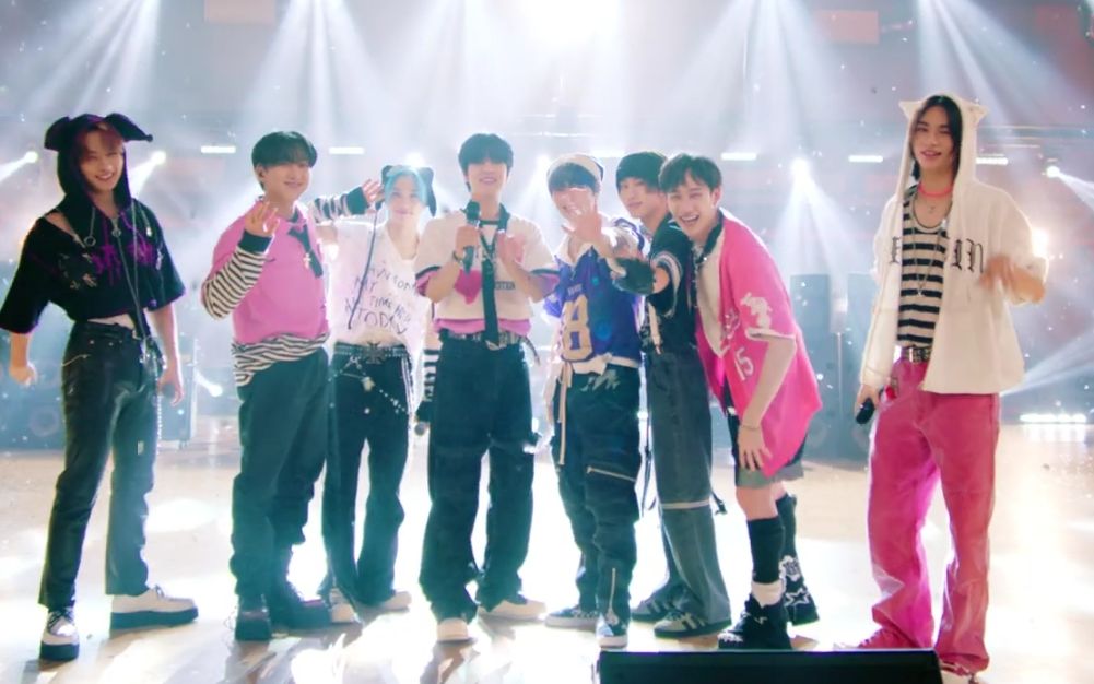 Straykids新曲PARTY'S NOT OVER Live版公开 - 哔哩哔哩