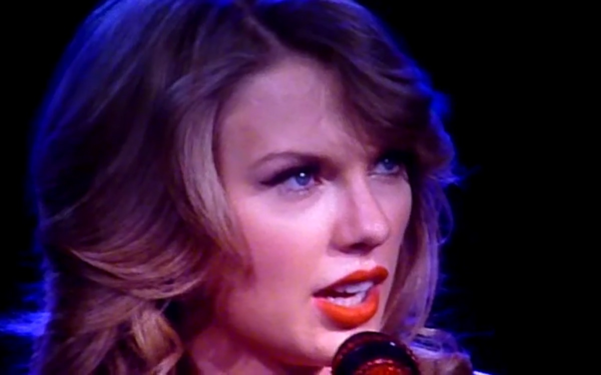 【Taylor Swift】Red巡演柏林现场 卷发美霉演唱Mean_哔哩哔哩_bilibili