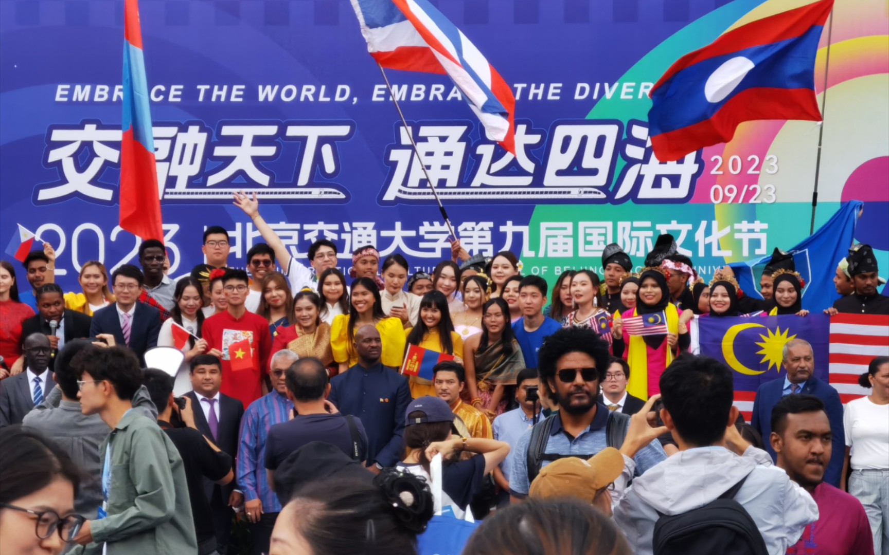 【北交国际文化节】太爱这两个歪果主持人啦-hosai的动力小火车-hosai的动力小火车-哔哩哔哩视频