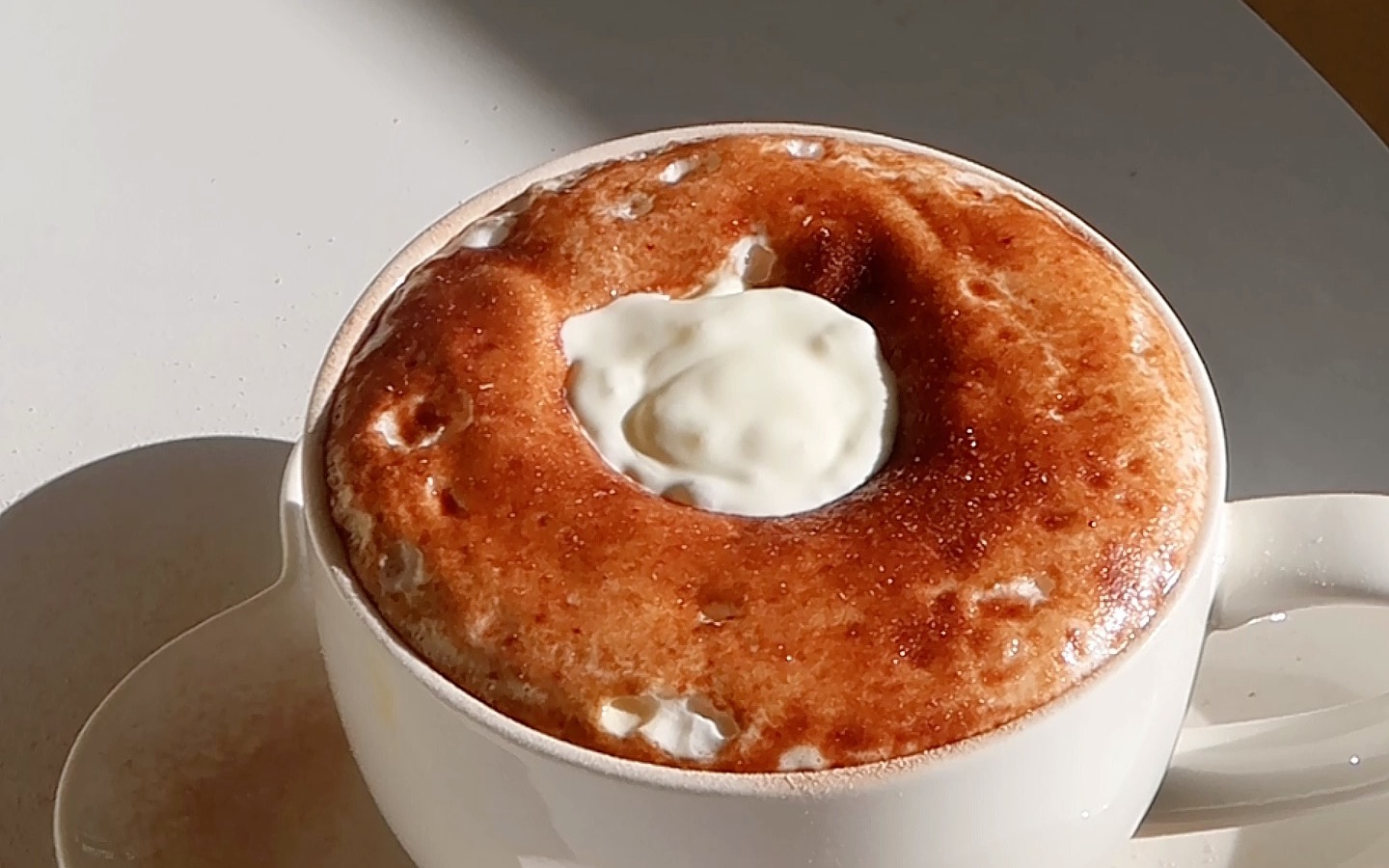 Home Cafe｜全网?爆的甜甜圈拿铁?｜自制饮品｜拿铁｜甜甜圈拿铁... - 哔哩哔哩