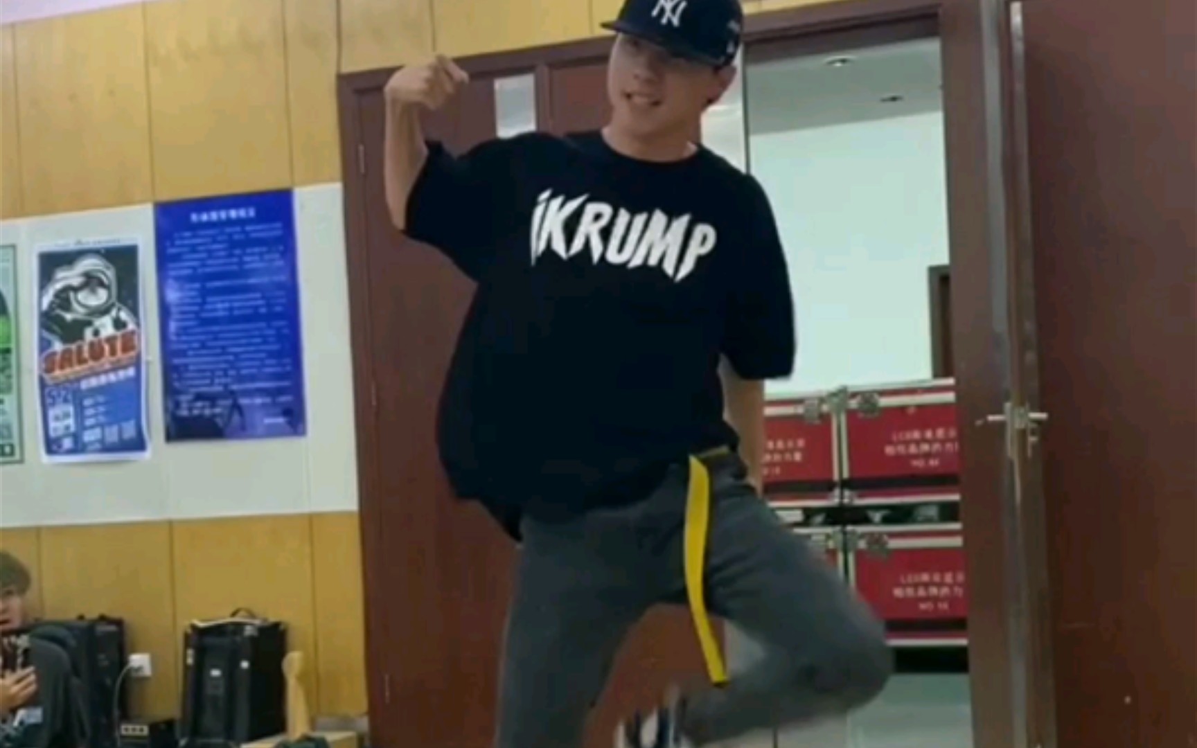 【krump】第一次在学校社团里展示krump_哔哩哔哩_bilibili