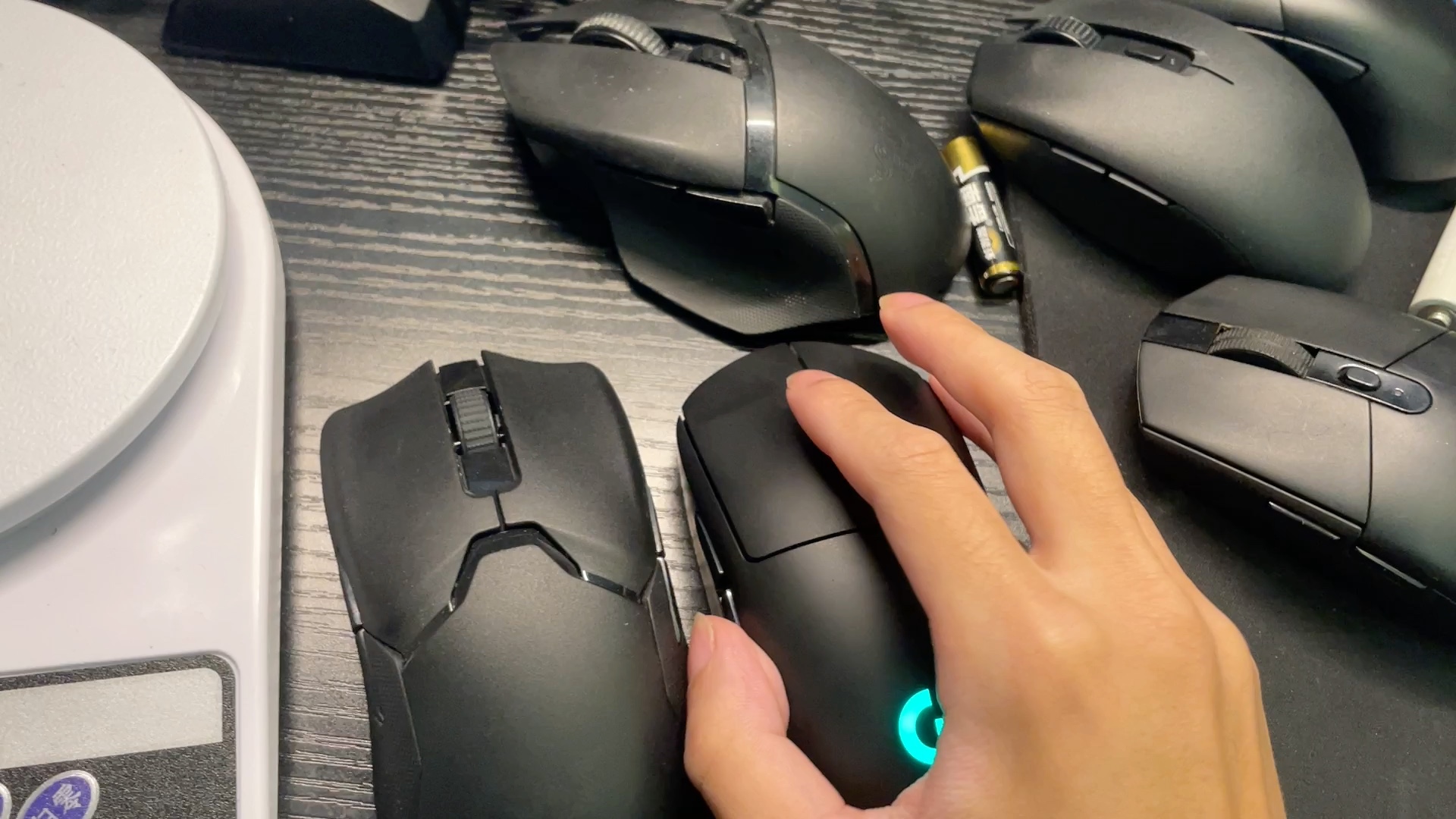 几款无线鼠标对比，g304,gpw,月刃，巴塞利斯，毒蝰 - 哔哩哔哩