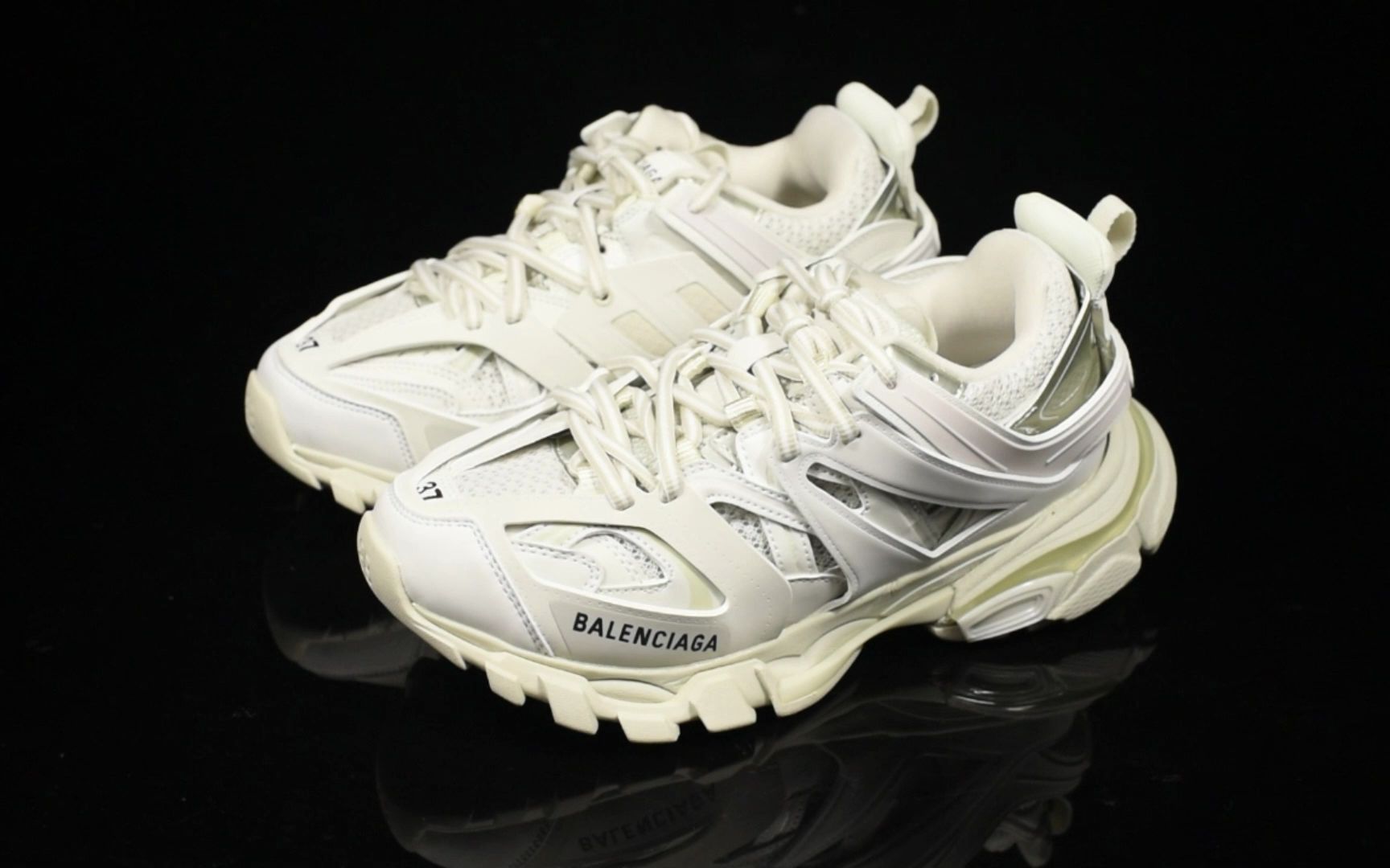 Balenciaga 巴黎世家 Track 老爹鞋 白色 (@ ?信；zhuoyu00520_哔哩哔哩_bilibili