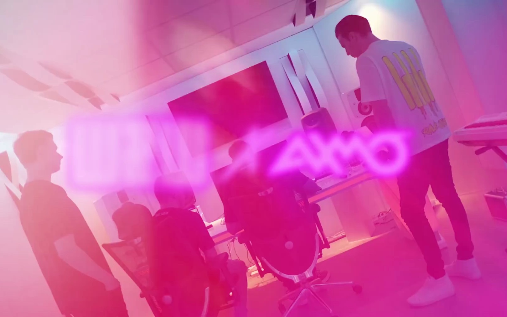 W&W x AXMO - Heaven Is A Place On Earth 官方MV - 视频下载 Video Downloader