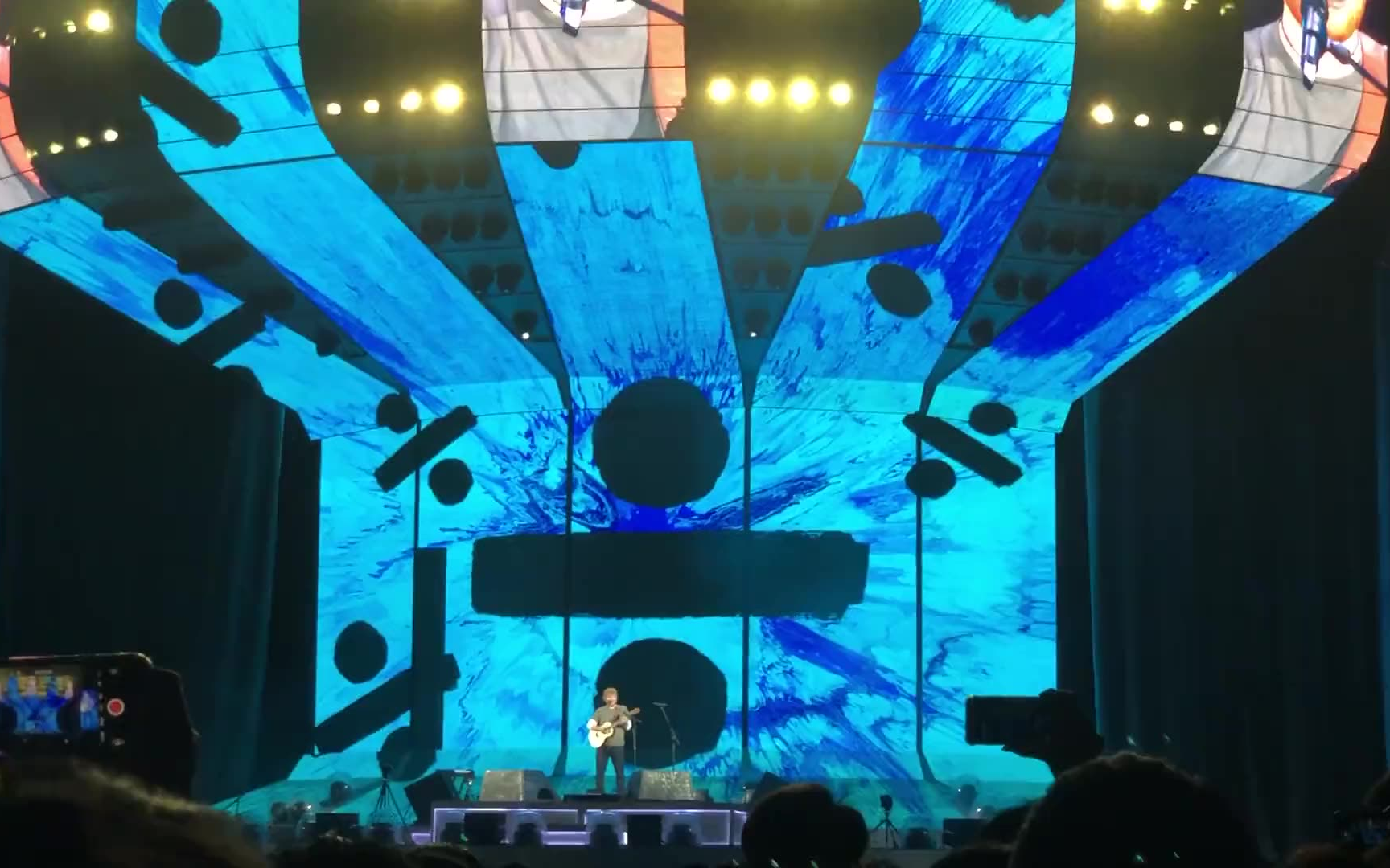 【黄老板】Ed Sheeran Divide World Tour世界巡演香港场20190417 with One ok rock_哔哩哔哩 ...