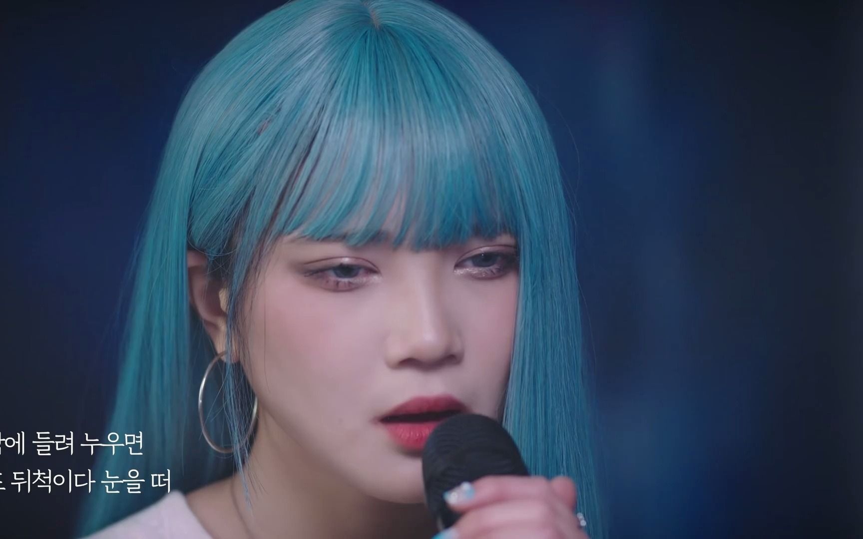 好有魅力的嗓音【Blue.D】 新曲 Independence MV 公开_哔哩哔哩_bilibili