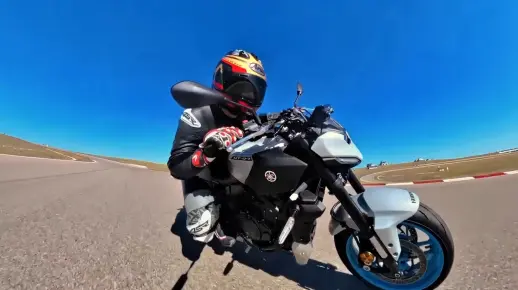 2025 Yamaha MT07 ON TRACK_哔哩哔哩_bilibili