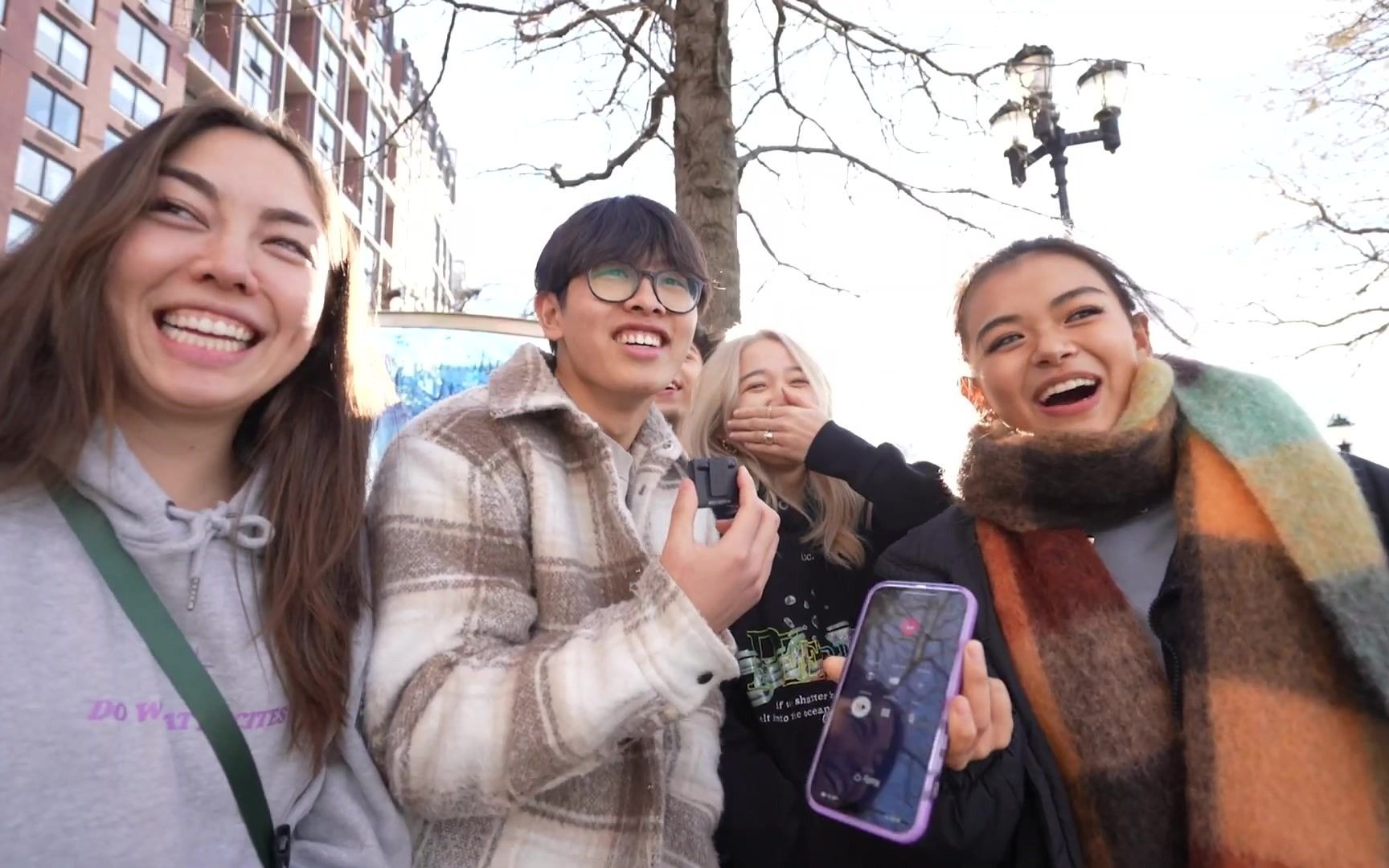 [KellyWakasa] Pranking NYC Strangers with My Roommates!_哔哩哔哩_bilibili