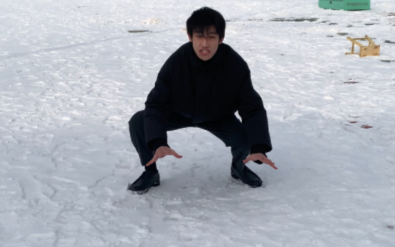 雪天走路防滑小技巧( 哔哩哔哩