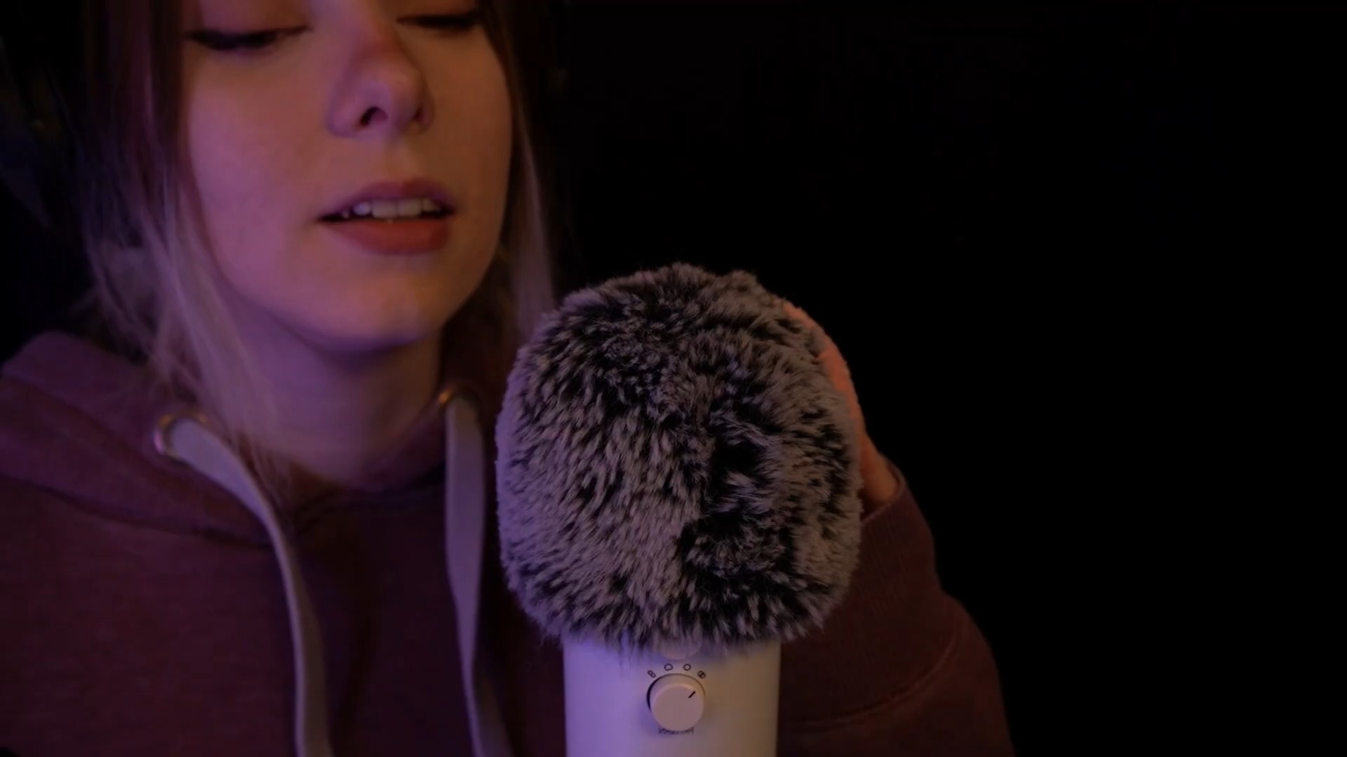 【ASMR_Divinity】ASMR--3小时《嘘，继续睡吧》轻语与极致轻柔声响 - 篝火氛围-助眠小助手-助眠小助手-哔哩哔哩视频