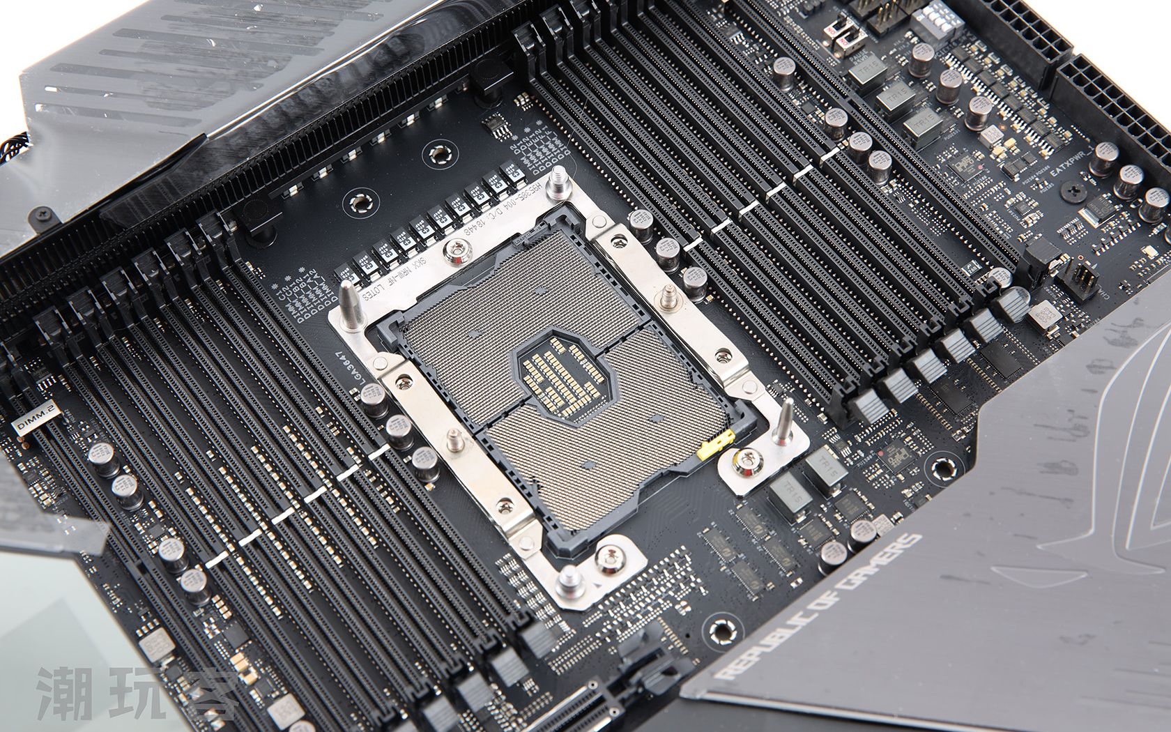 最贵电脑？4W元至强W-3175X+3W元 ROG Dominus Extrem主板是什么感受 预告片_哔哩哔哩_bilibili