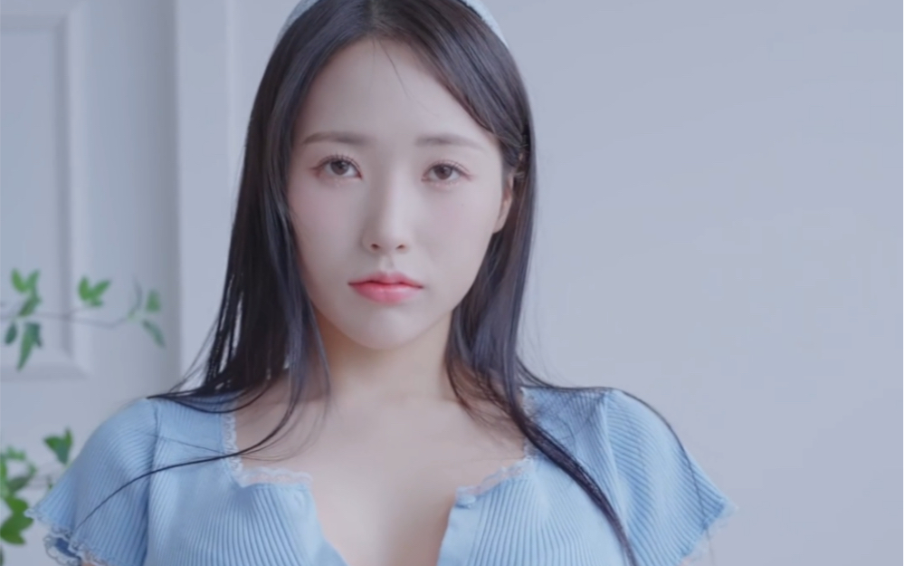 YeonHwa小姐姐の穿搭小课堂 蓝色小套装-比例比例最懂你的人-比例比例最懂你的人-哔哩哔哩视频