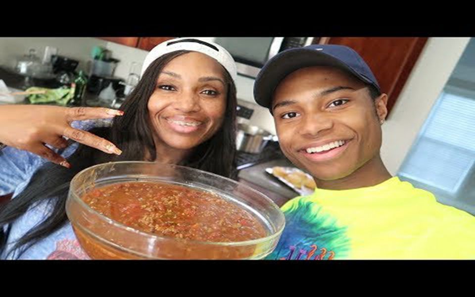 【bloveslife】阿姨和小儿子一起烹饪美食_哔哩哔哩_bilibili