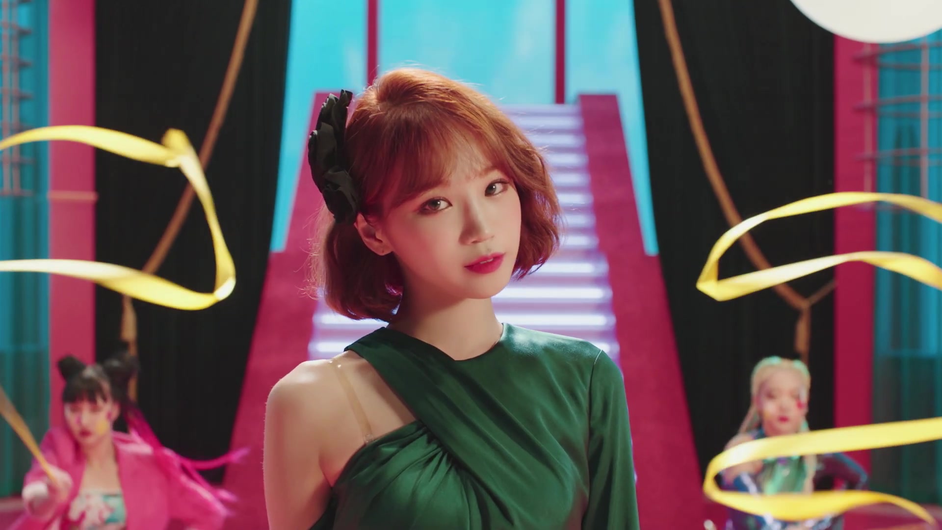 IZONE-新曲FIESTA MV预告_哔哩哔哩_bilibili