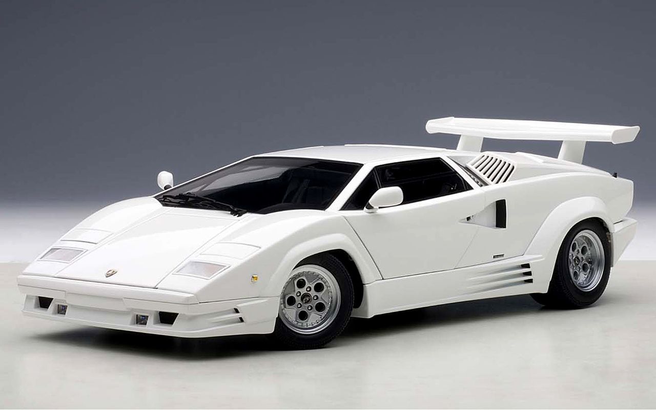 【新车开箱】这才是超跑该有的样子！TLV 兰博基尼 Countach康塔什 25周年纪念版！