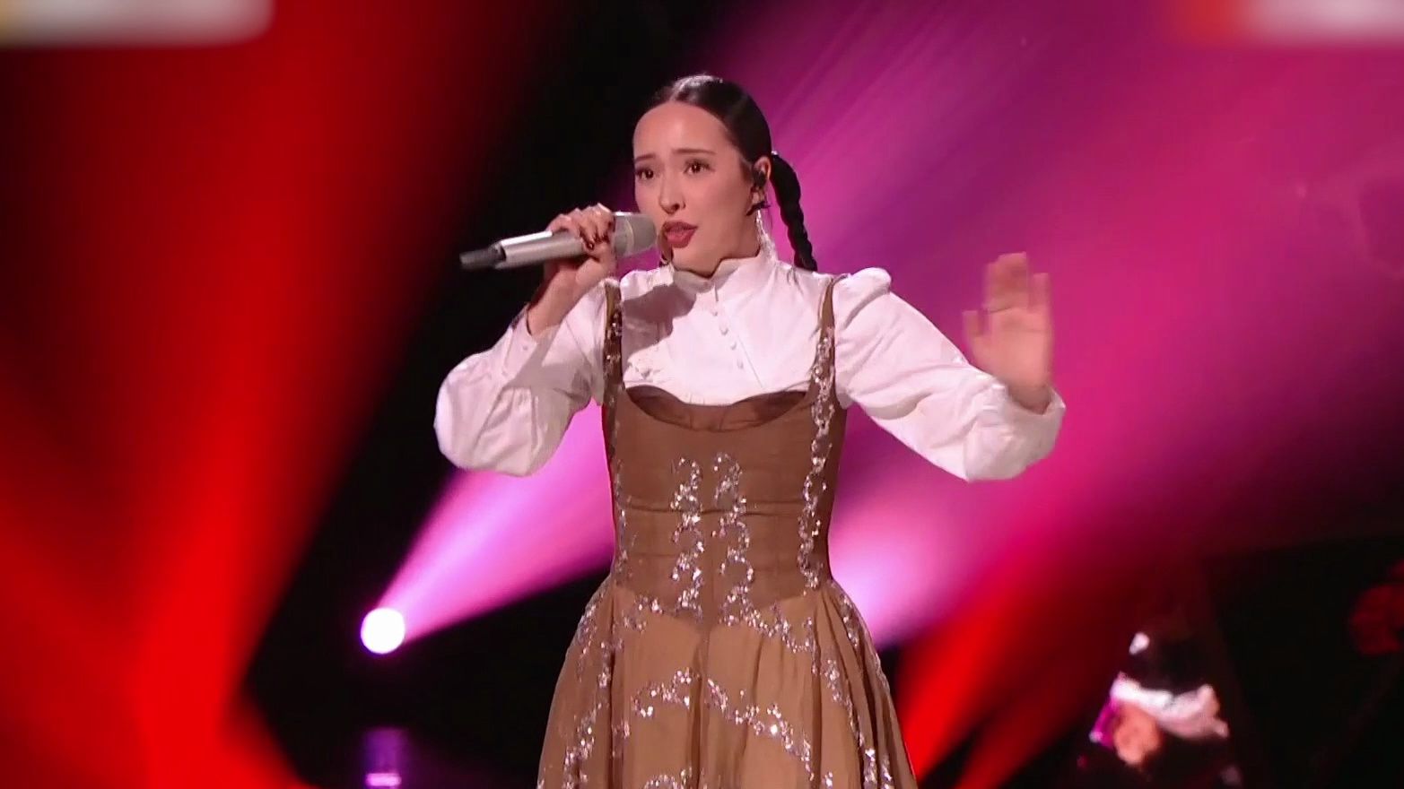 【Faouzia凡希亚】冲榜赛继续 亚亚深情演绎蕾哈娜热单《Love on the Brain》稳居TOP3-Faouzia凡希亚 ...