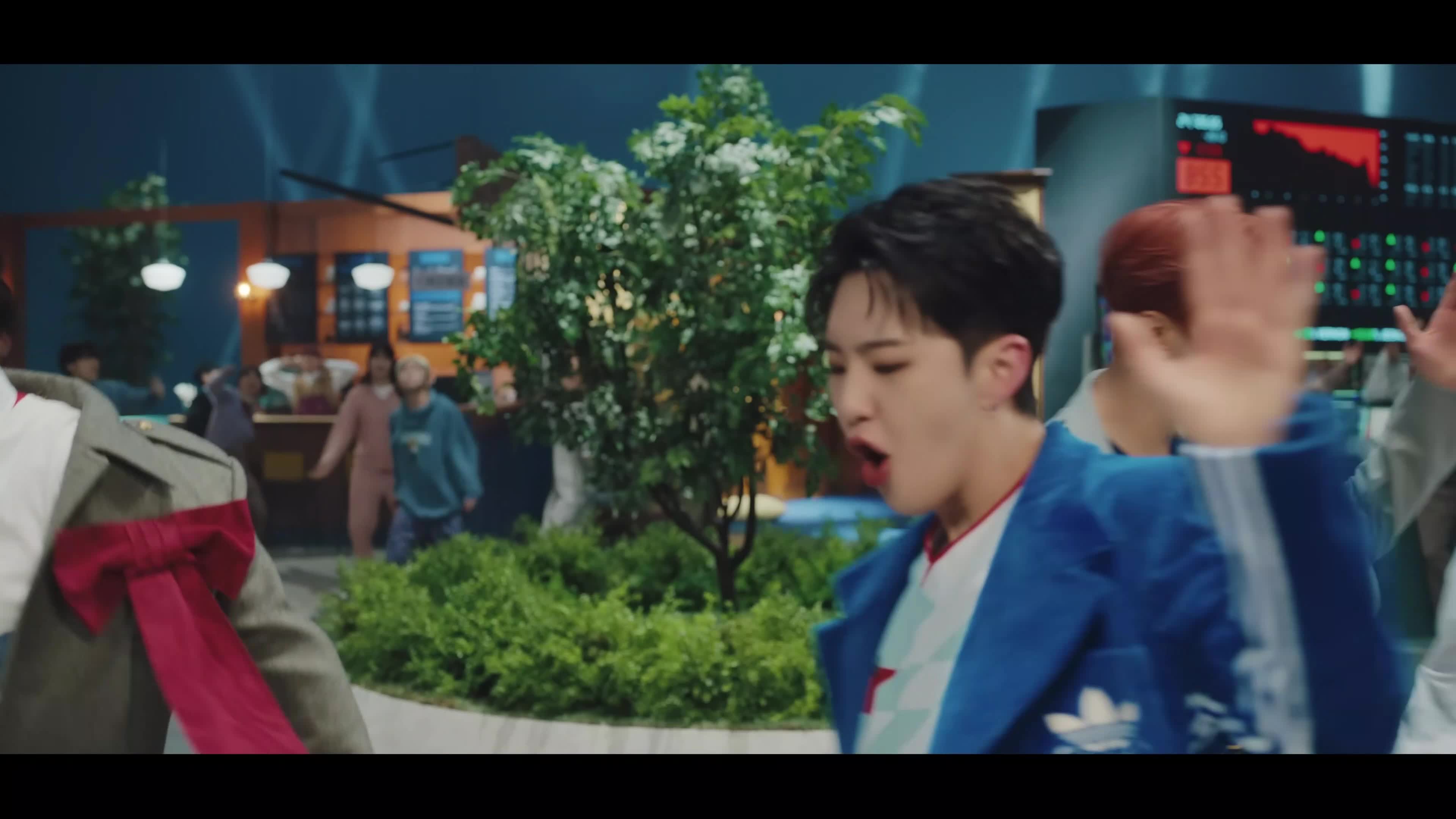 BSS - Fighting (Feat. 李咏知) 特别版MV