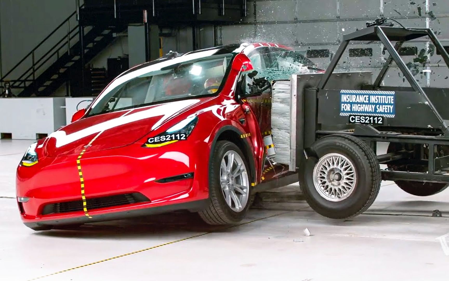 看完特斯拉Model Y的碰撞测试，才知道30万值不值？_哔哩哔哩_bilibili