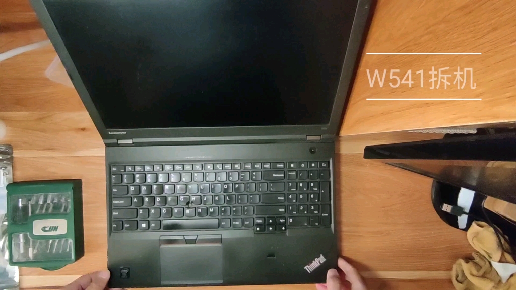 ThinkPad W541 拆机加导热硅脂 记录_哔哩哔哩_bilibili