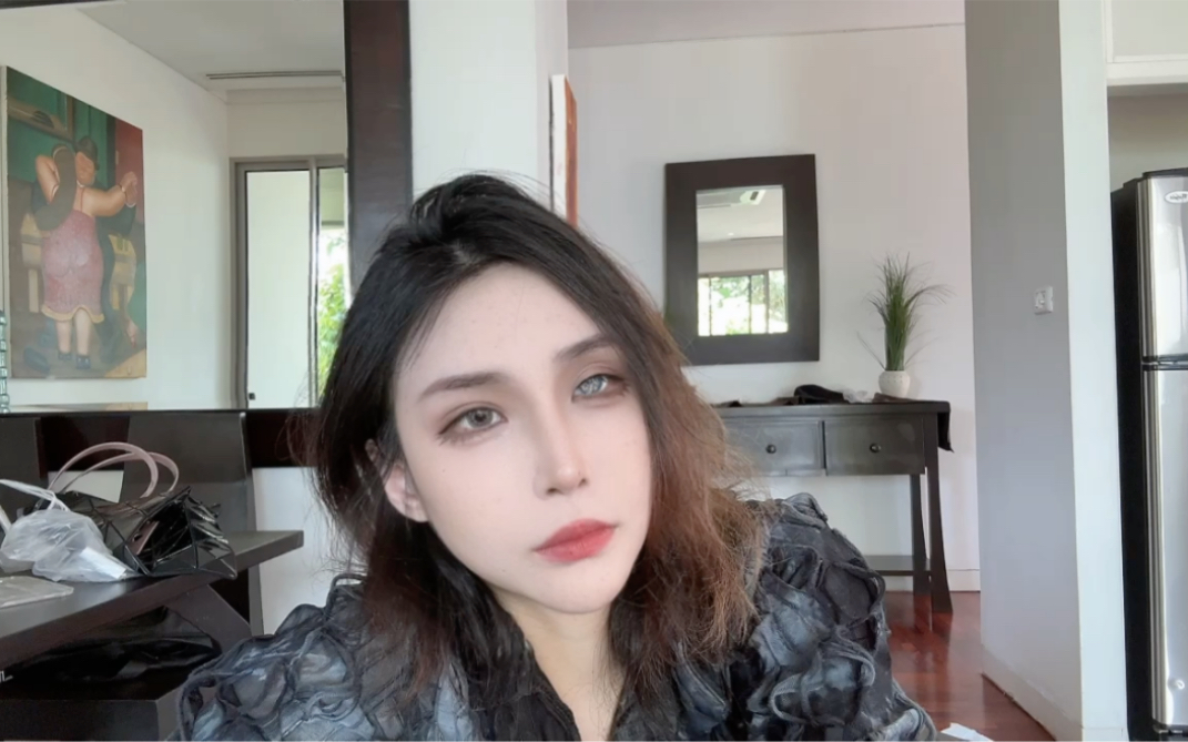 当朋友都出去玩把我一个人忘在酒店时” 哔哩哔哩