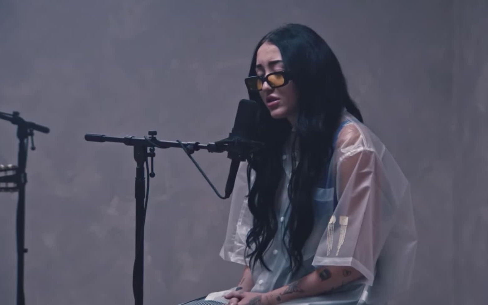 Noah Cyrus-July(Live)[英文字幕]_哔哩哔哩_bilibili