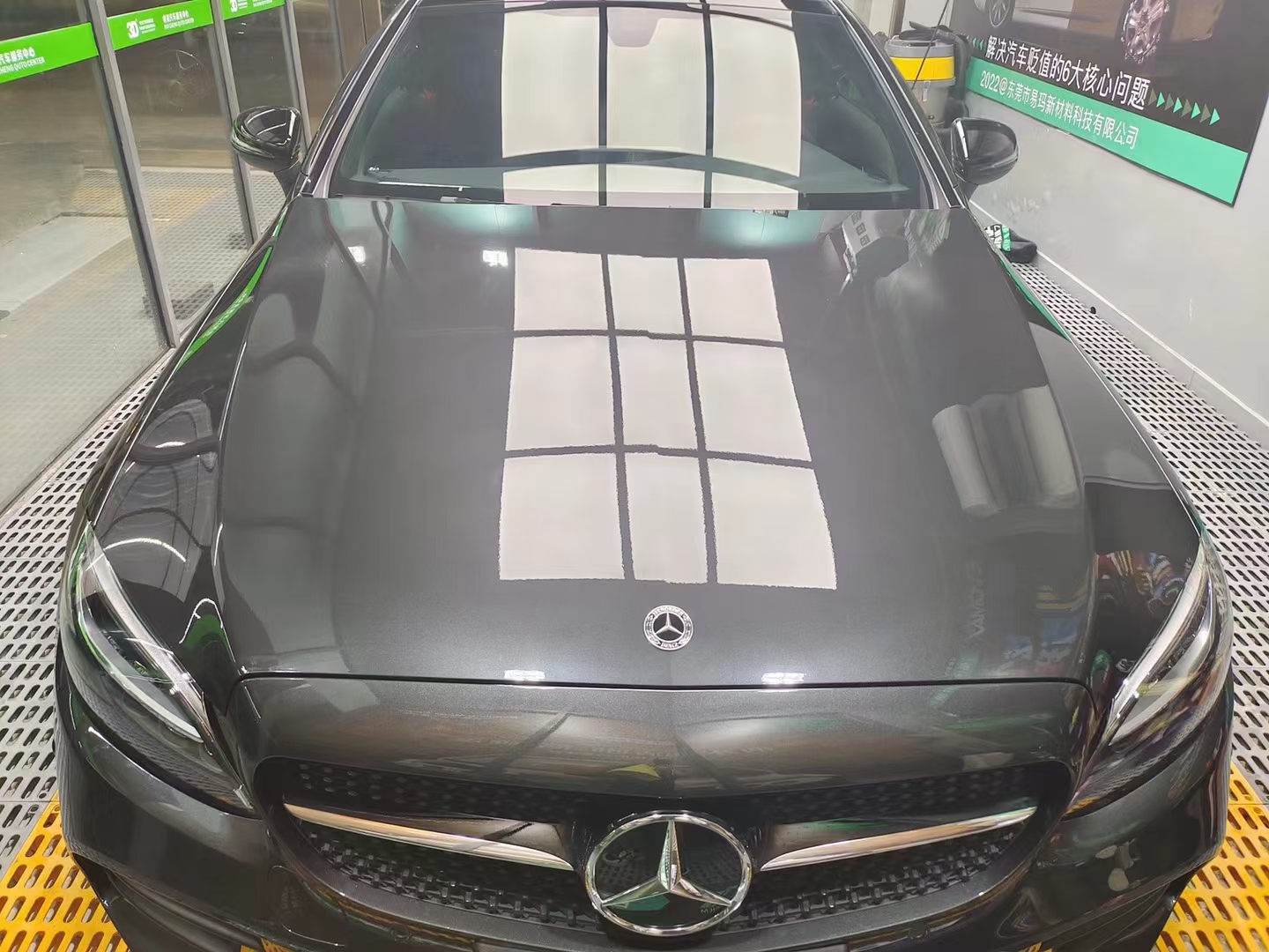 新车奔驰C260双门版施工日本EVOMAX易玛隐形车衣,未上路，先保护 - 哔哩哔哩
