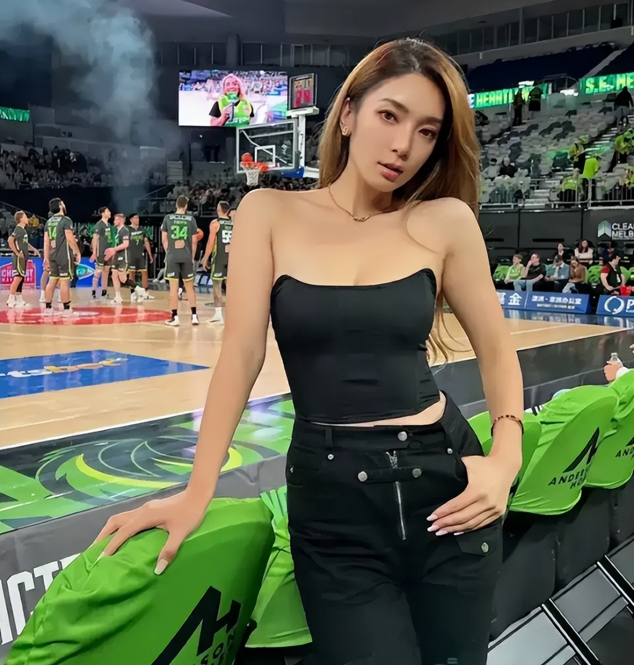 少赚200万，周琦为何还签凤凰队？这两点比钱重要，娇妻不再抱怨 - 哔哩哔哩