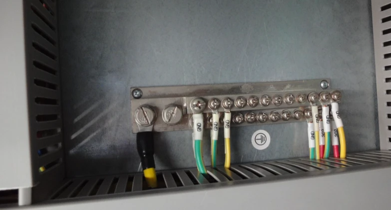 常用的TN-C、TN-S和TN-C-S系统分别应用于哪些场合？如何选用呢？ - 哔哩哔哩