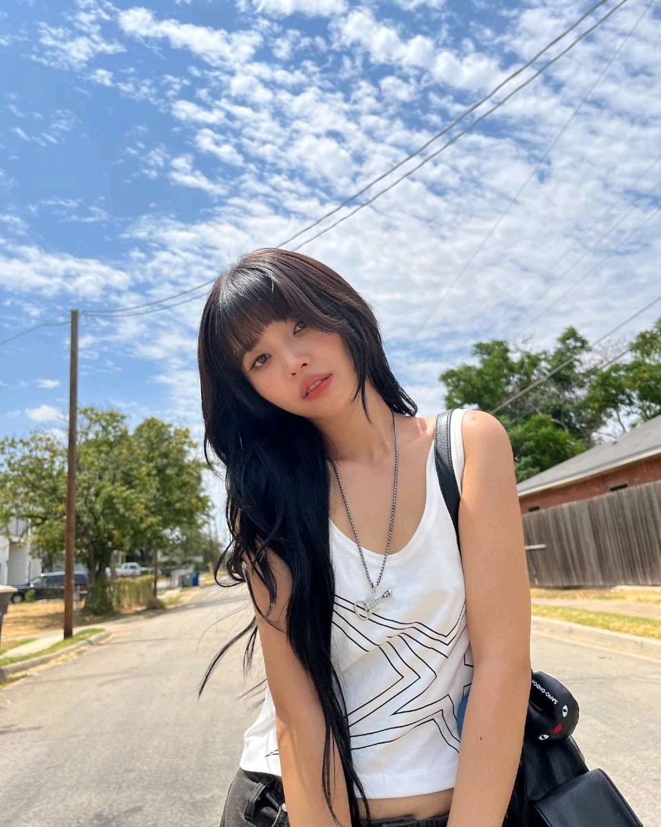 【田小娟】230809 小娟更新ins - 哔哩哔哩