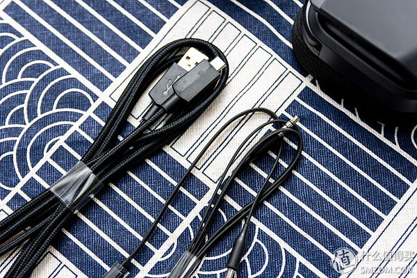 两千的Alienware AW988电竞无线耳机是一种怎样的体验 - 哔哩哔哩