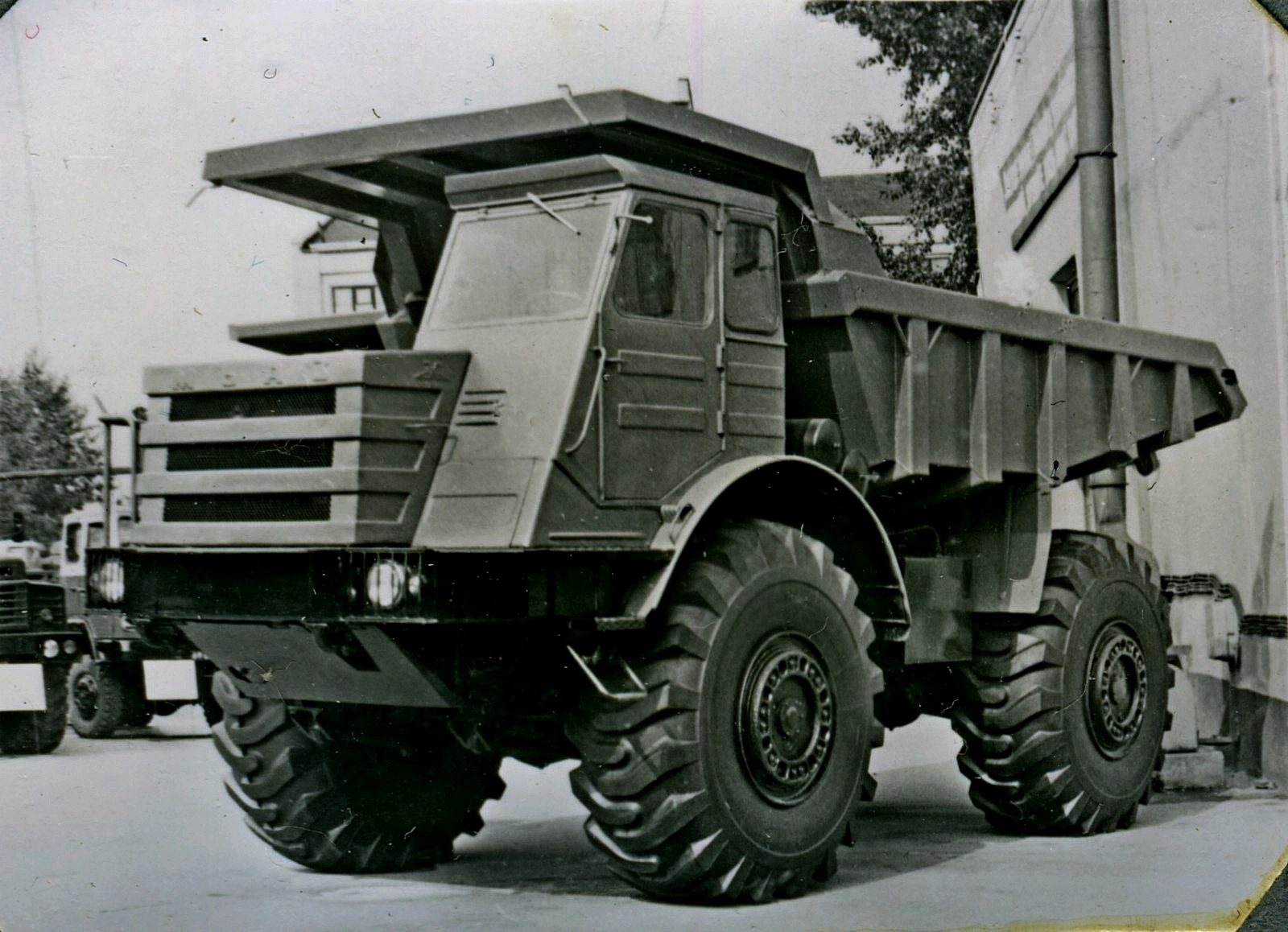 苏联MoAZ—522系列自卸车杂图 - 哔哩哔哩