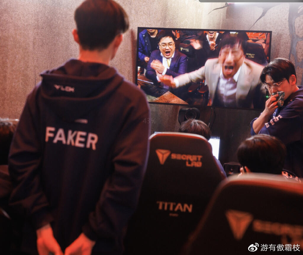 T1被淘汰Zeus垂头丧气！Tabe透露队伍战术，小吕布直言已失去自信 - 哔哩哔哩