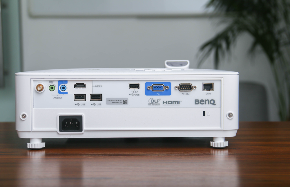 4000流明、四机同屏、双频双路Wifi，明基E592商务投影顶流之作？ - 哔哩哔哩