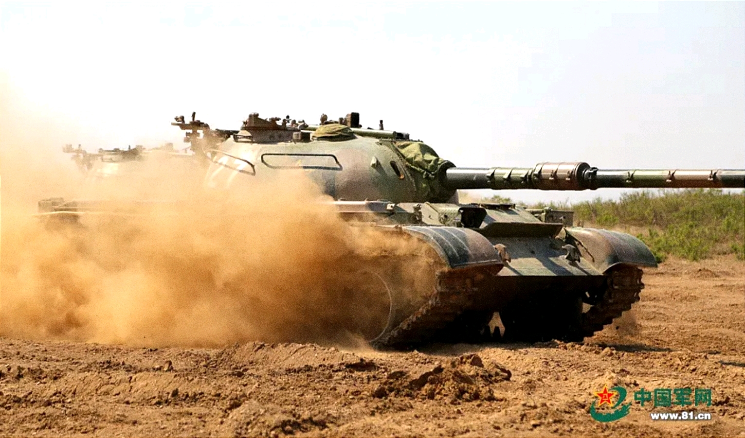 中国第一种有热成像功能的坦克——79式中型坦克-五对负重轮 - 哔哩哔哩
