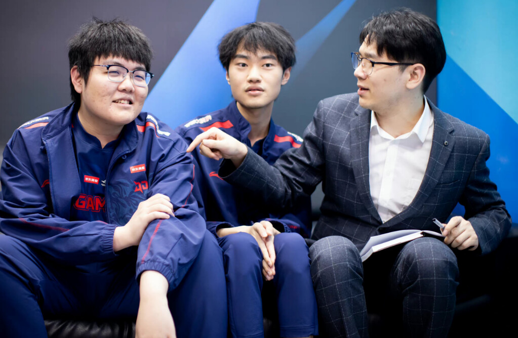 小虎率WBG战胜JDG，Theshy：Gank我对我们的队伍有利！ - 哔哩哔哩