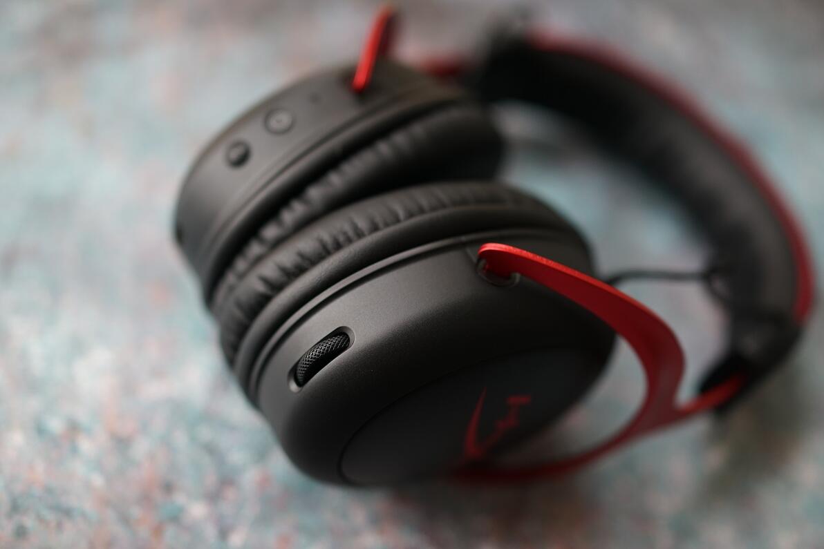 FPS党这次真的毕业了，HyperX Cloud2 Wireless体验分享 - 哔哩哔哩