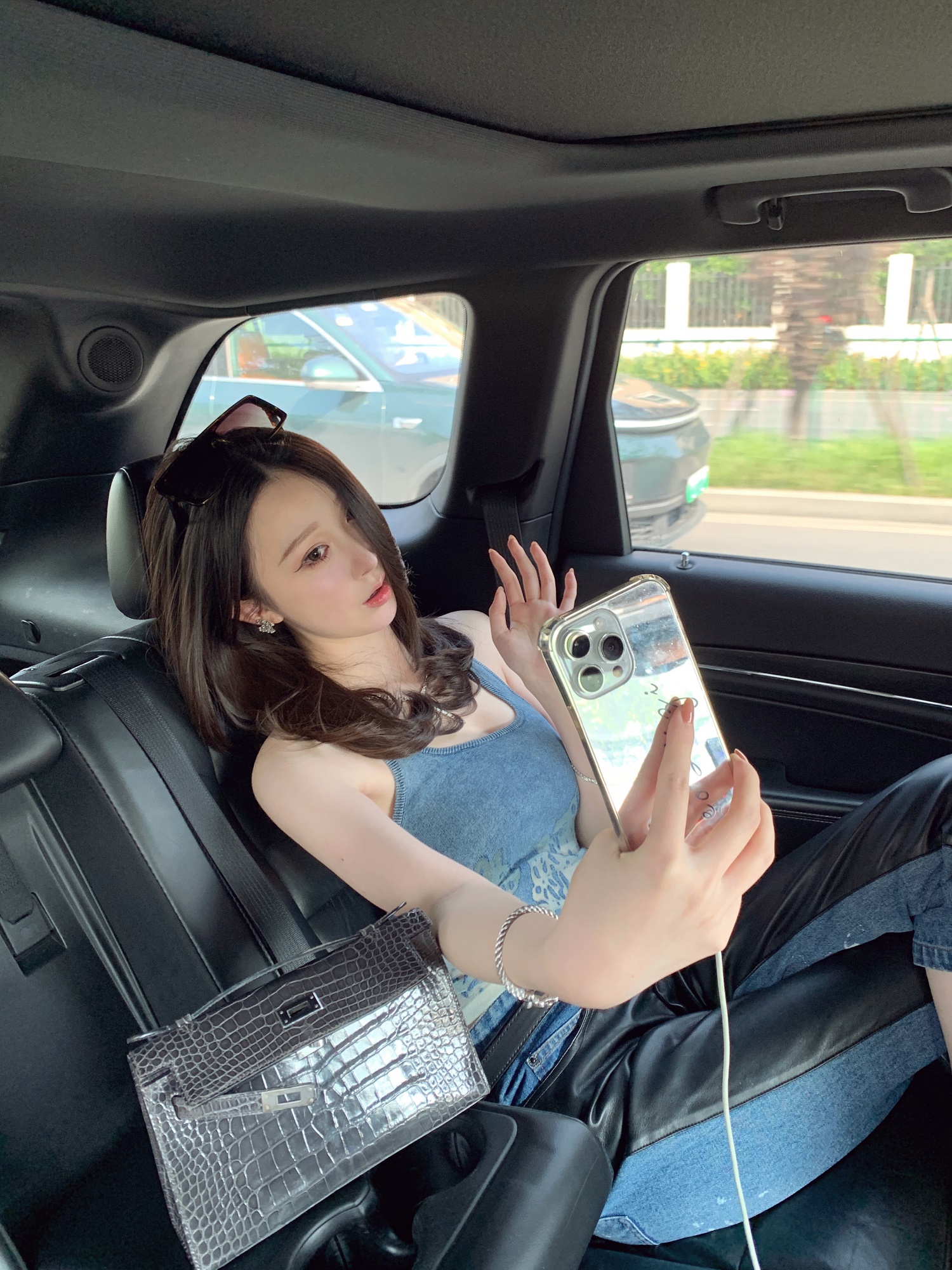 woppei 夏季新款小众设计感高腰直筒独家绝版私服拼皮牛仔裤女 - 哔哩哔哩