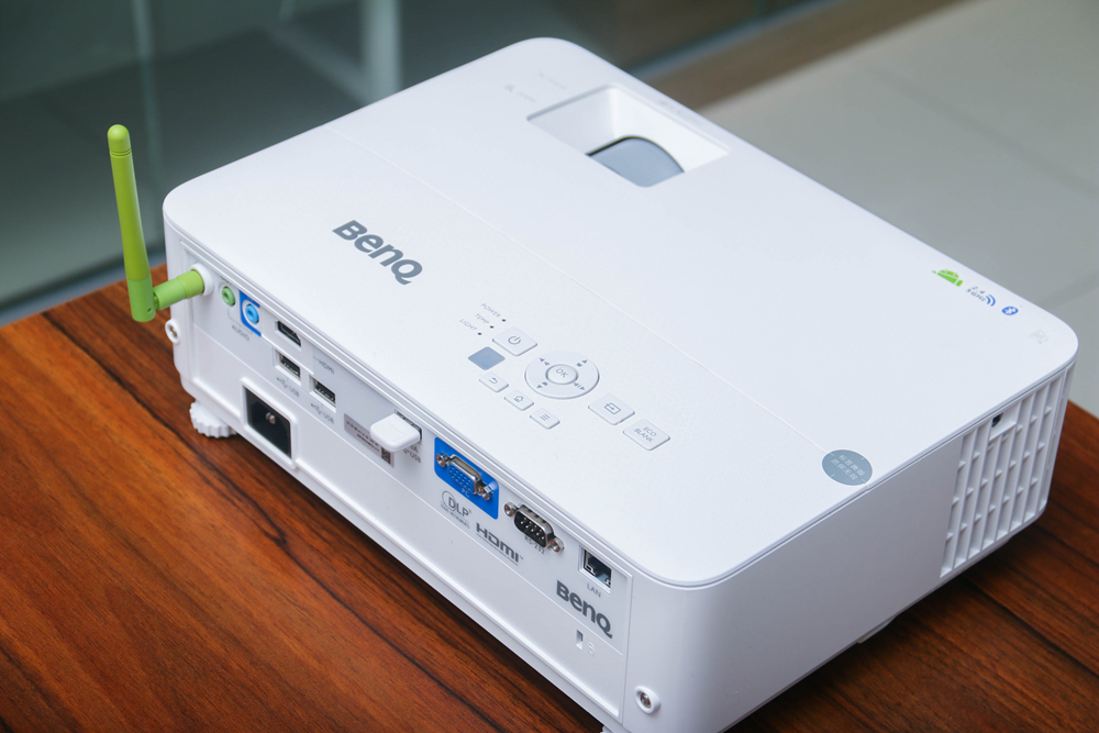 4000流明、四机同屏、双频双路Wifi，明基E592商务投影顶流之作？ - 哔哩哔哩