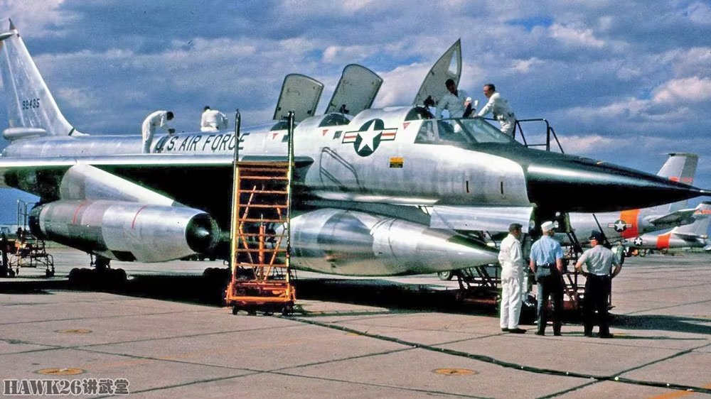 从盗贼到偷窥狂：美国B-58轰炸机侦察型发展简史 只能用科幻形容 - 哔哩哔哩