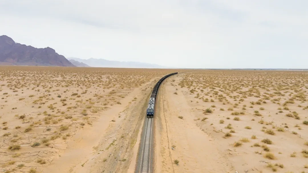 新闻|中车大连公司首批FXN3C机车投入运用 - 哔哩哔哩