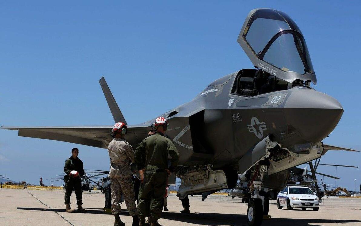 神兵阁|F-35战斗机头盔显示器（HMDS），世界首款第三代头盔，到底有何独到之处？ - 哔哩哔哩