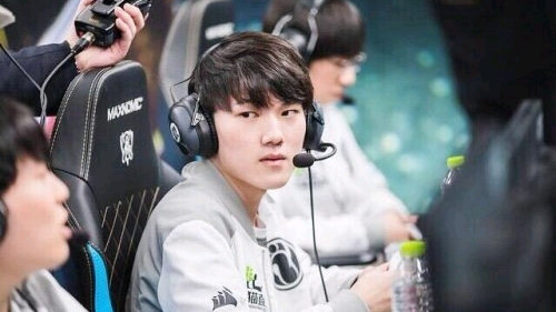 JKL自认是完美男孩 Ming：下个版本UZI起飞 - 哔哩哔哩