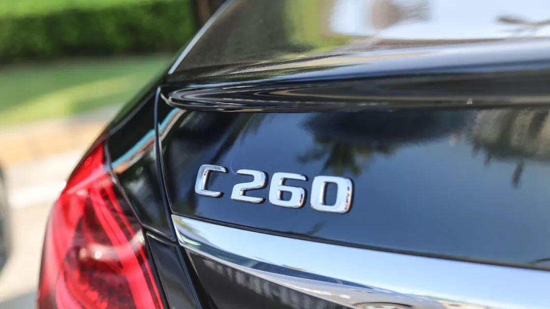 老款2.0T不值得怀念，试驾1.5T+48V全新奔驰C260！ - 哔哩哔哩