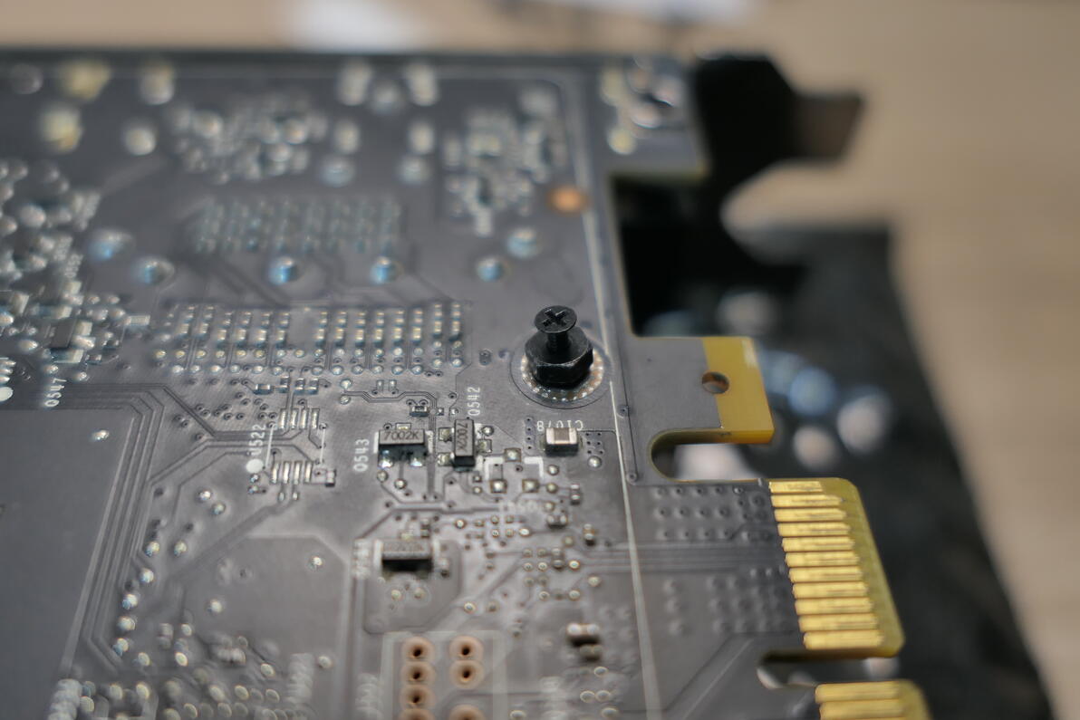 具有鉴屑二项性的公版显卡——1070泰坦皮 拆解 - 哔哩哔哩