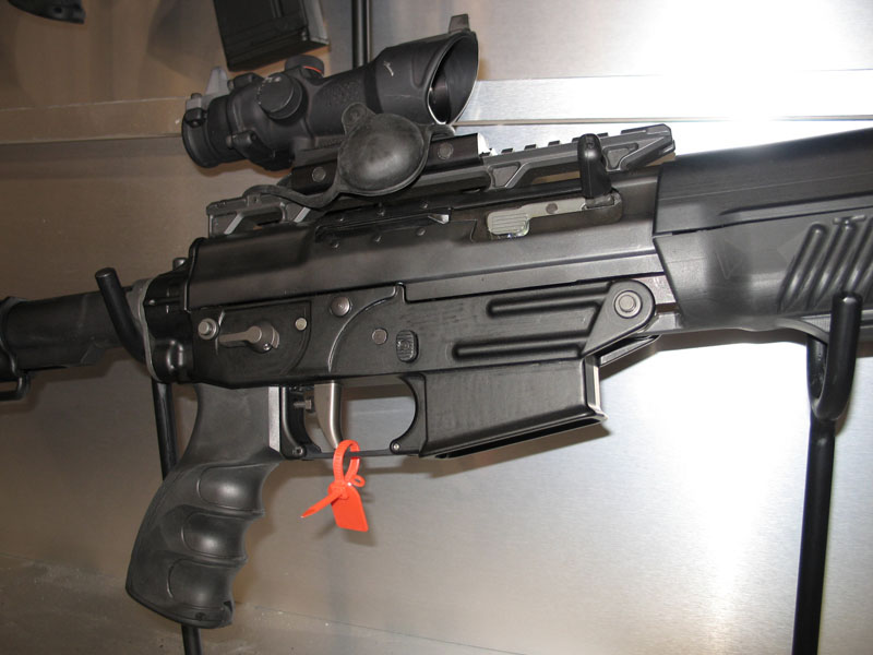 【轻武器科普】SIG556突击步枪简介 - 哔哩哔哩